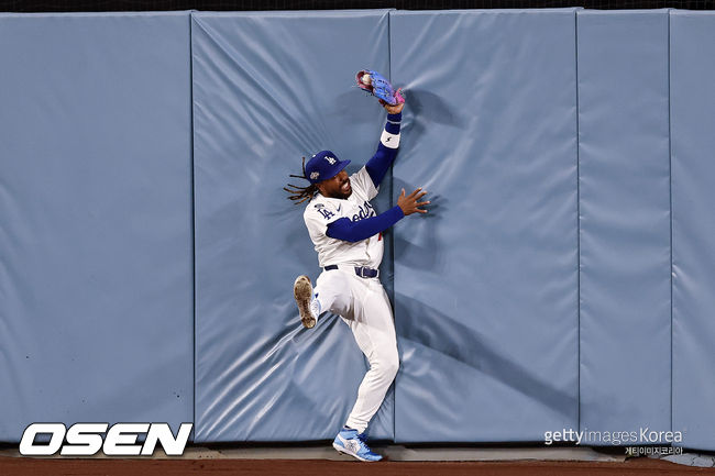 '이럴 수가' 다저스와 사사키 구했던 6차전 그 중견수, WS 우승 후 방출→이정후 동료 됐다 - OSEN