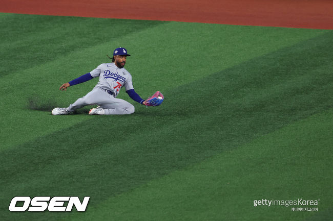 '이럴 수가' 다저스와 사사키 구했던 6차전 그 중견수, WS 우승 후 방출→이정후 동료 됐다 - OSEN
