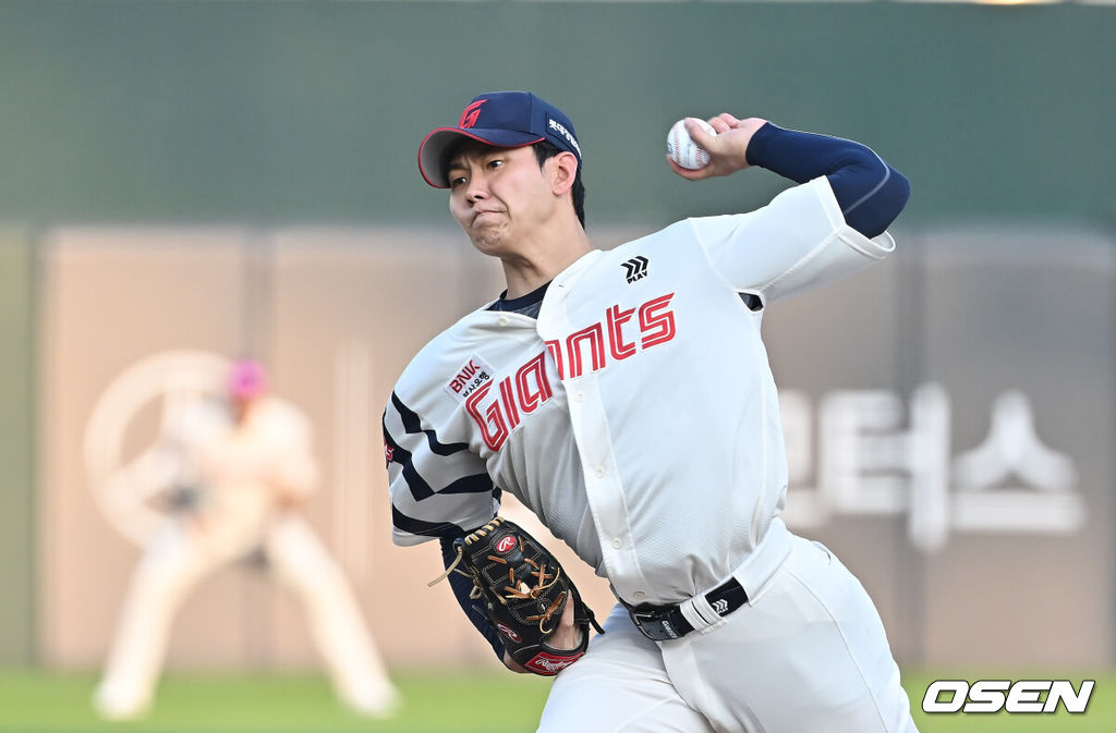 타자들 녹여내고 도파민 터뜨린 156km 강속구…롯데 파이어볼러, 좌절 극복하고 다시 스트라이크 던진다 - OSEN