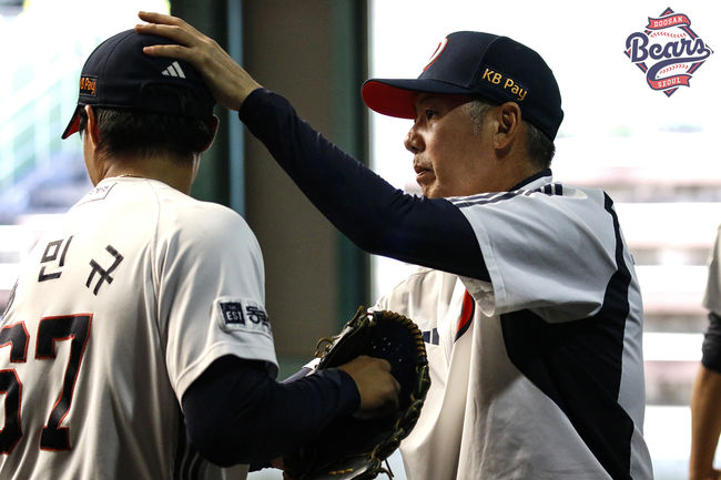 두산 지옥훈련 성과, KS 준우승팀 상대로 확인한다→사령탑 또 강력 메시지 “홈런 맞아도 OK, 스트라이크 던져라” [오!쎈 미야자키] - OSEN