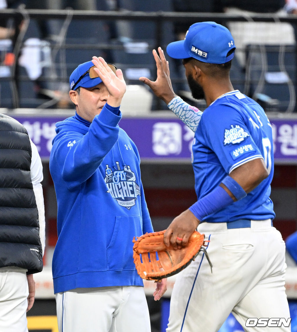 KBO 최초 50홈런-150타점에 수비상까지…'3관왕' 디아즈, 오타니급 상복 터진 괴물 1루수 - OSEN