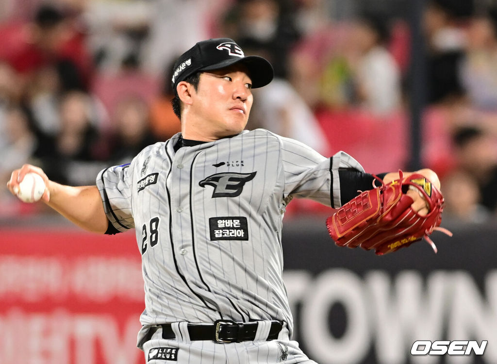 ‘이럴 수가’ 1년 전 겨울바다 입수 함께 했는데…절반이 방출, 팀 떠나다. 류현진은 절친 이별하다 - OSEN