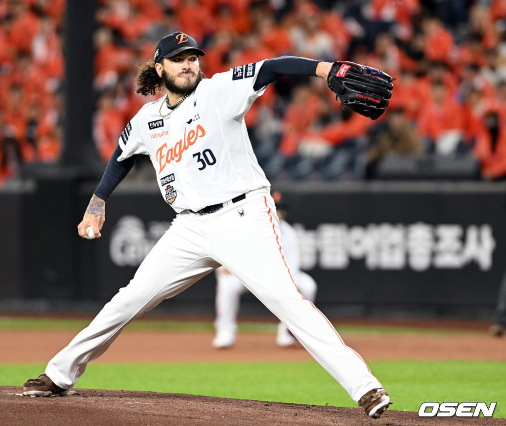 ‘장종훈→구대성→류현진’ 19년 만에 한화 MVP 탄생할까, ‘4관왕’ 폰세 vs ‘50홈런-150타점’ 디아즈 격돌 - OSEN