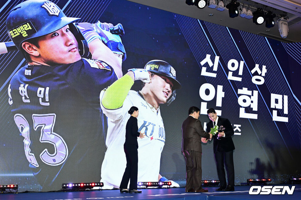 '이변은 없었다' 4관왕 폰세, 디아즈 제치고 MVP 품다...신인상은 안현민, 88% 득표율 수상 - OSEN