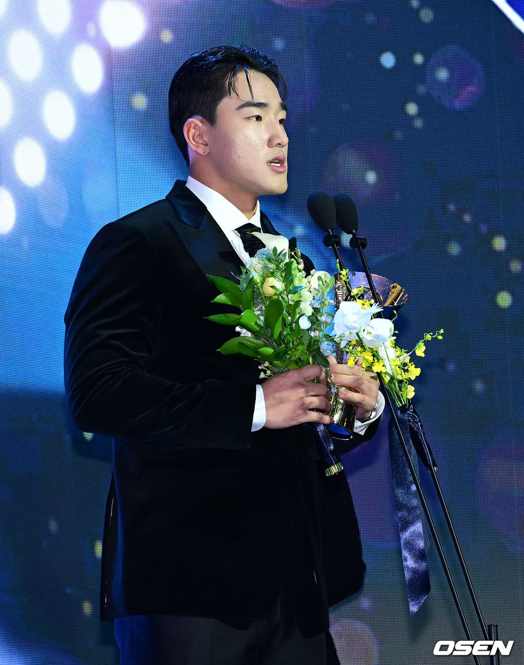 [사진]KBO 출루율상 수상한 KT 안현민 - OSEN