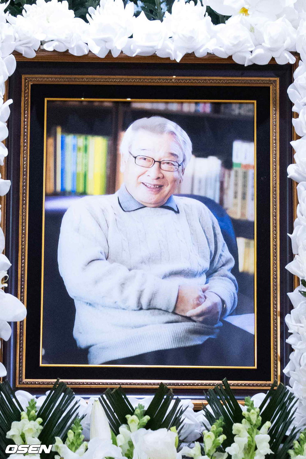 [사진] 영정 속 환하게 미소 짓는 故 이순재 - OSEN