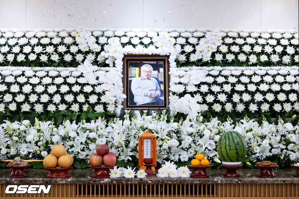 [사진] 국민 배우 故 이순재의 빈소 - OSEN