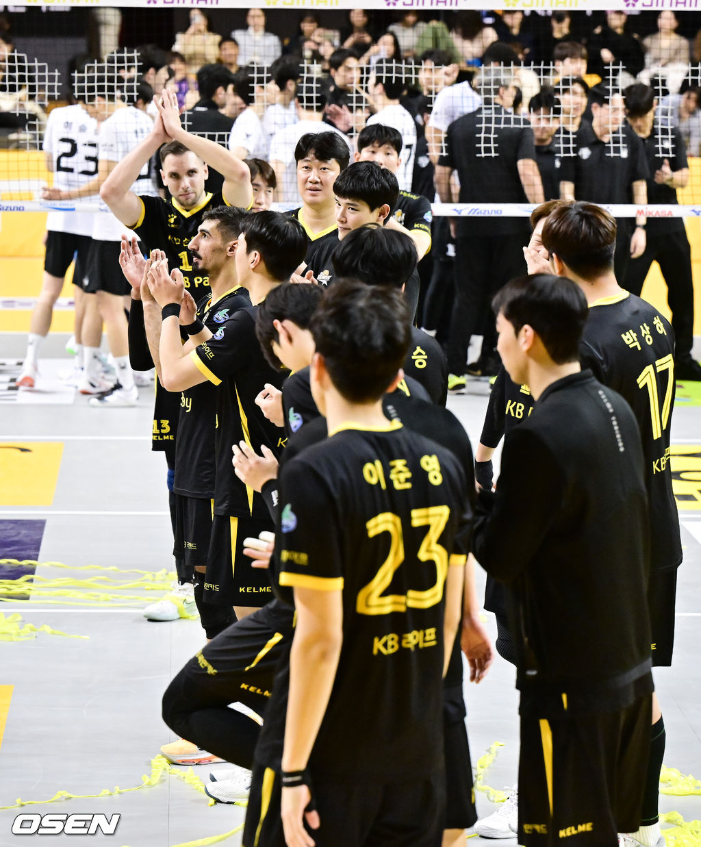 [사진]KB손해보험, 풀세트 끝 홈경기 승리했어요 - OSEN