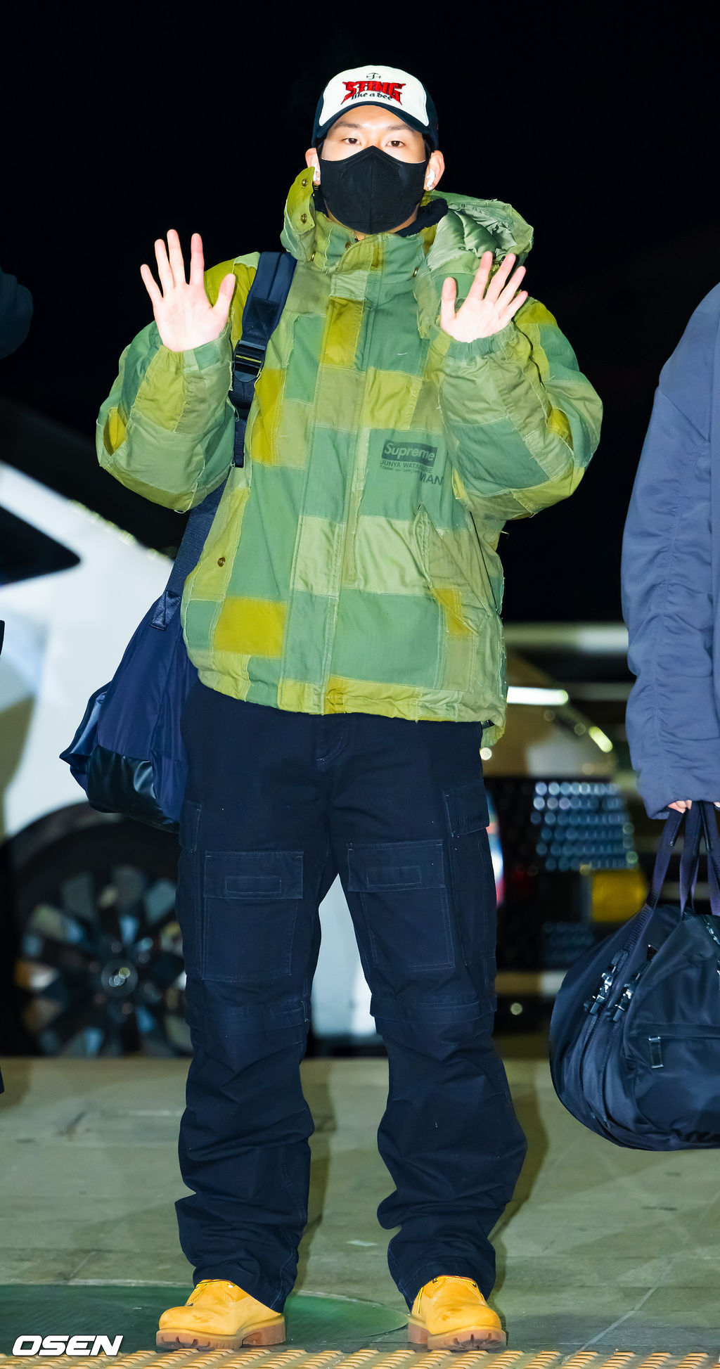 [사진]몬스타엑스 주헌, 반가운 손인사 - OSEN