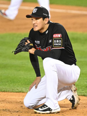 [사진]고영표,'아쉬운 동점' - OSEN