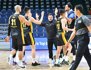 [사진] 뉴 타이베이 킹스 Ryan Marchand 감독과 선수들, 승리 예감 - OSEN