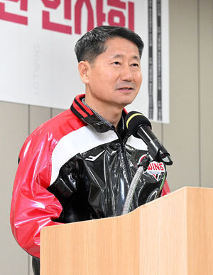 [사진]인사말하는 LG 김인석 대표이사 - OSEN