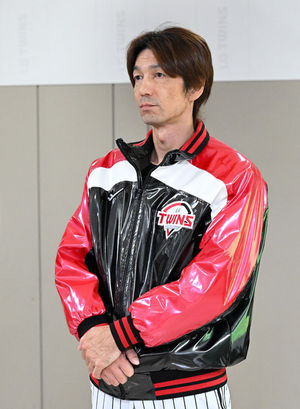 [사진]스즈키 후미히로 코치,'이제는 쌍둥이' - OSEN